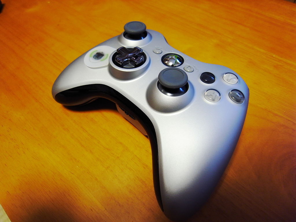 Wireless Controller with Transforming D-Pad and Play and Charge Kitが到着 ...